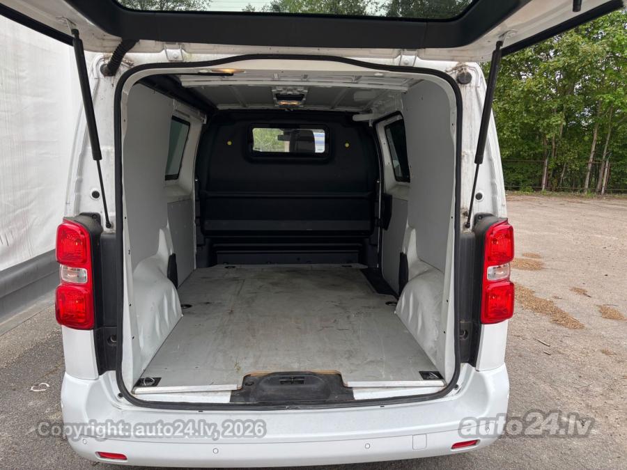 White Opel Vivaro 2022 in Ogre, with an engine capacity of 2.00 L and mileage of 132 thousand km for 15900 €, photo 7 on AUTOMOTO.COM.LV