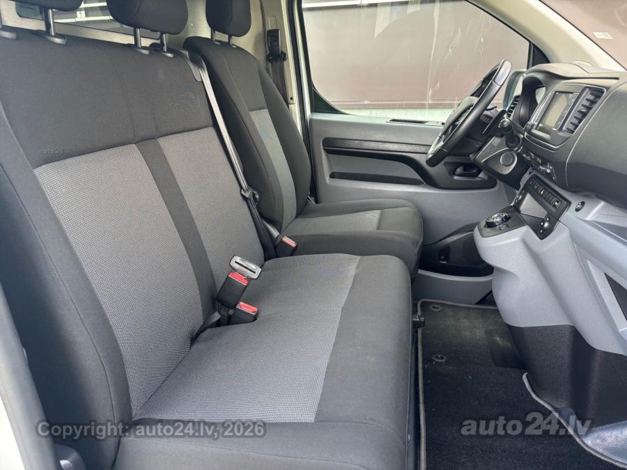 White Opel Vivaro 2022 in Ogre, with an engine capacity of 2.00 L and mileage of 132 thousand km for 15900 €, photo 12 on AUTOMOTO.COM.LV
