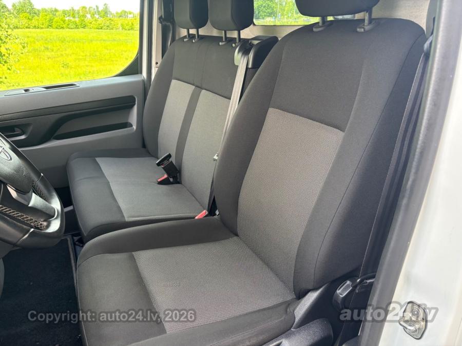 White Opel Vivaro 2022 in Ogre, with an engine capacity of 2.00 L and mileage of 132 thousand km for 15900 €, photo 13 on AUTOMOTO.COM.LV