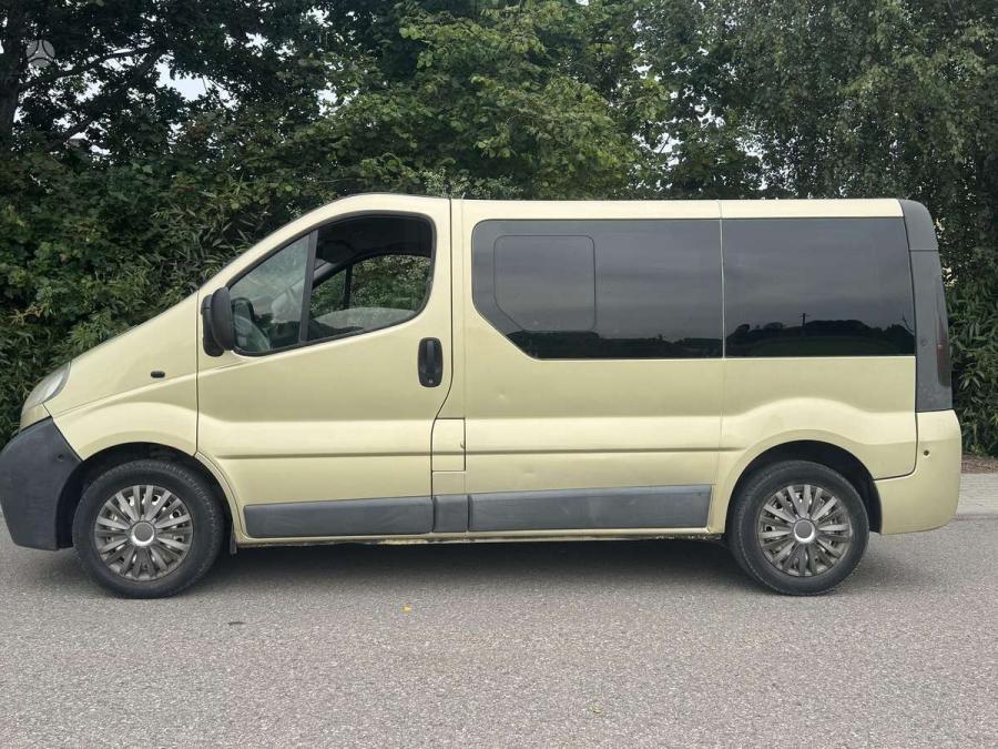 Yellow Opel Vivaro 2004 in Salcininkai, with an engine capacity of 2.50 L and mileage of 0 thousand km for 2650 €, photo 7 on AUTOMOTO.COM.LV