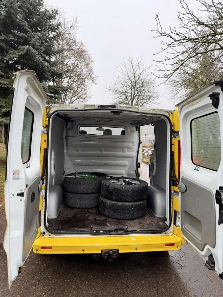 Yellow Opel Vivaro 2014 in Kaunas, with an engine capacity of 2.00 L and mileage of 221 thousand km for 6400 €, photo 7 on AUTOMOTO.COM.LV