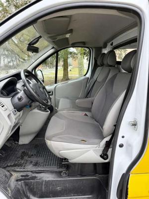 Yellow Opel Vivaro 2014 in Kaunas, with an engine capacity of 2.00 L and mileage of 221 thousand km for 6400 €, photo 13 on AUTOMOTO.COM.LV