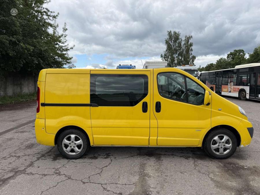 Dzeltens Opel Vivaro 2014 Kauņa, ar dzinēja tilpumu 2.00 L un nobraukumu 220 tūkst. km par 5900 €, foto 4 vietnē AUTOMOTO.COM.LV
