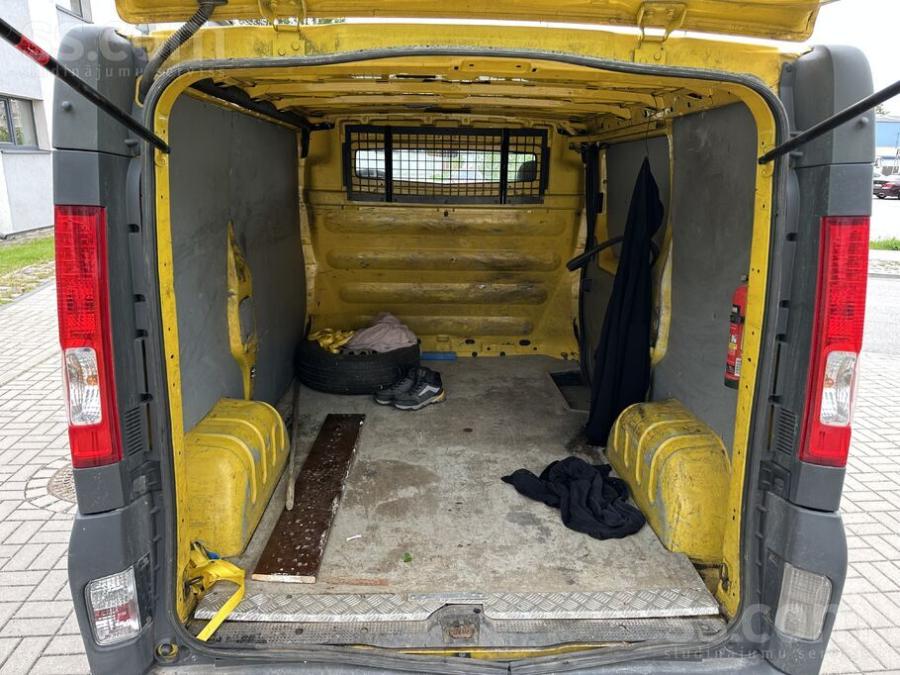 Yellow Opel Vivaro 2004 in Liepaja, with an engine capacity of 1.90 L and mileage of 235 thousand km for 3450 €, photo 7 on AUTOMOTO.COM.LV