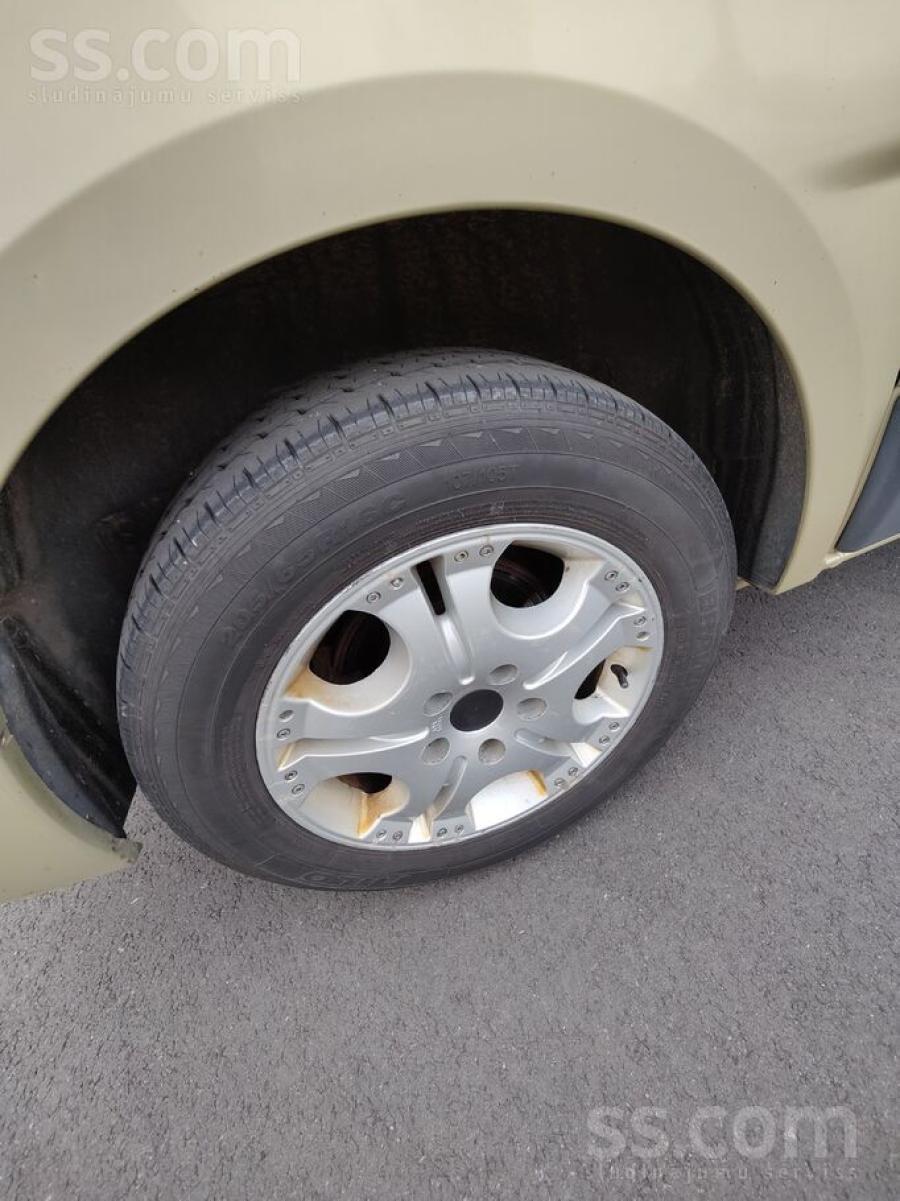 Dzeltens Opel Vivaro 2005 Liepāja, ar dzinēja tilpumu 2.50 L un nobraukumu 407 tūkst. km par 4200 €, foto 4 vietnē AUTOMOTO.COM.LV