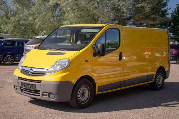 Yellow Opel Vivaro 2010 in Liepaja, with an engine capacity of 2.50 L and mileage of 225 thousand km for 6400 €, photo 1 on AUTOMOTO.COM.LV