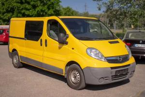 Yellow Opel Vivaro 2010 in Liepaja, with an engine capacity of 2.50 L and mileage of 225 thousand km for 6400 €, photo 6 on AUTOMOTO.COM.LV