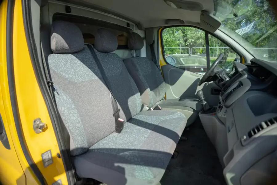 Yellow Opel Vivaro 2010 in Liepaja, with an engine capacity of 2.50 L and mileage of 225 thousand km for 6400 €, photo 9 on AUTOMOTO.COM.LV