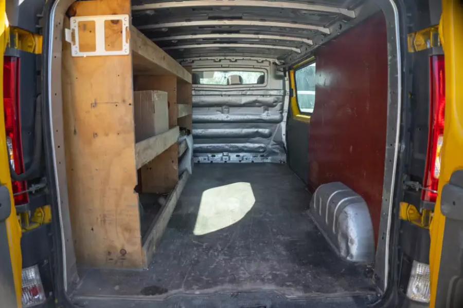 Yellow Opel Vivaro 2010 in Liepaja, with an engine capacity of 2.50 L and mileage of 225 thousand km for 6400 €, photo 11 on AUTOMOTO.COM.LV