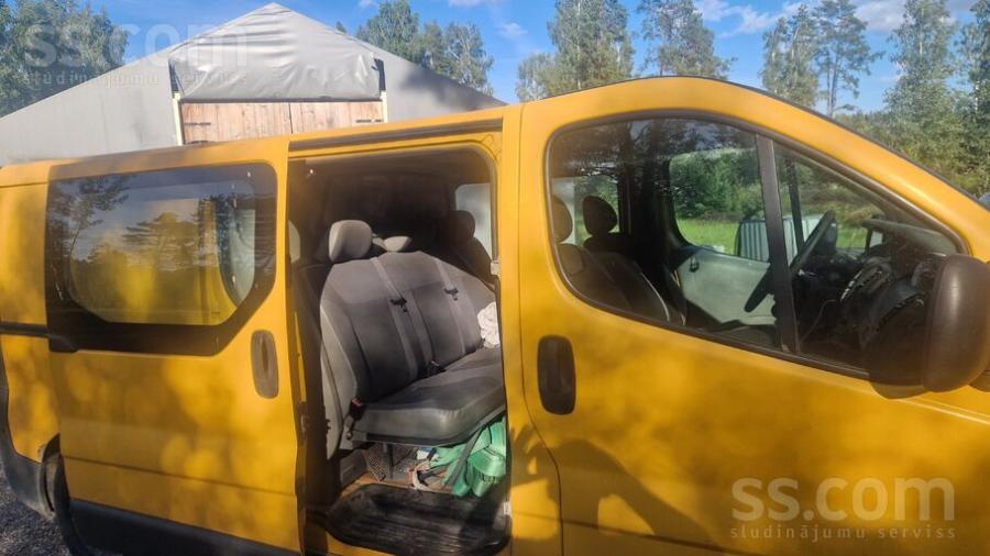 Yellow Opel Vivaro 2010 in Tukums, with an engine capacity of 2.50 L and mileage of 0 thousand km for 4800 €, photo 6 on AUTOMOTO.COM.LV