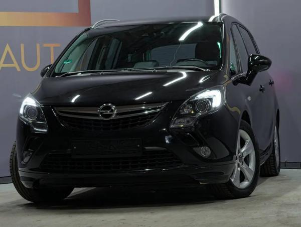 Black Opel Zafira 2013 in Jurmala, with an engine capacity of 1.60 L and mileage of 232 thousand km for 6950 €, photo 5 on AUTOMOTO.COM.LV