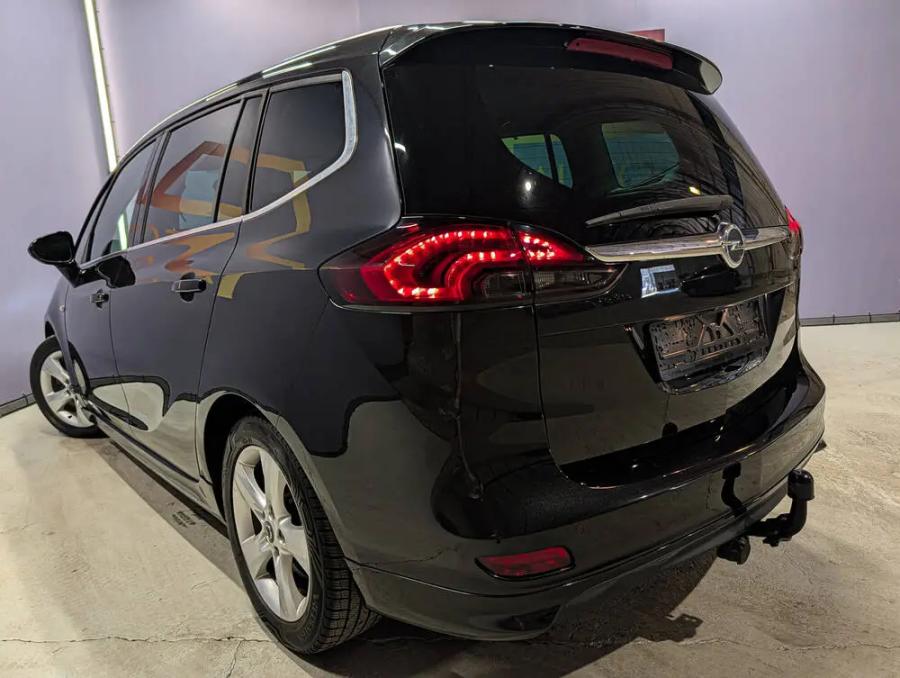 Black Opel Zafira 2013 in Jurmala, with an engine capacity of 1.60 L and mileage of 232 thousand km for 6950 €, photo 9 on AUTOMOTO.COM.LV