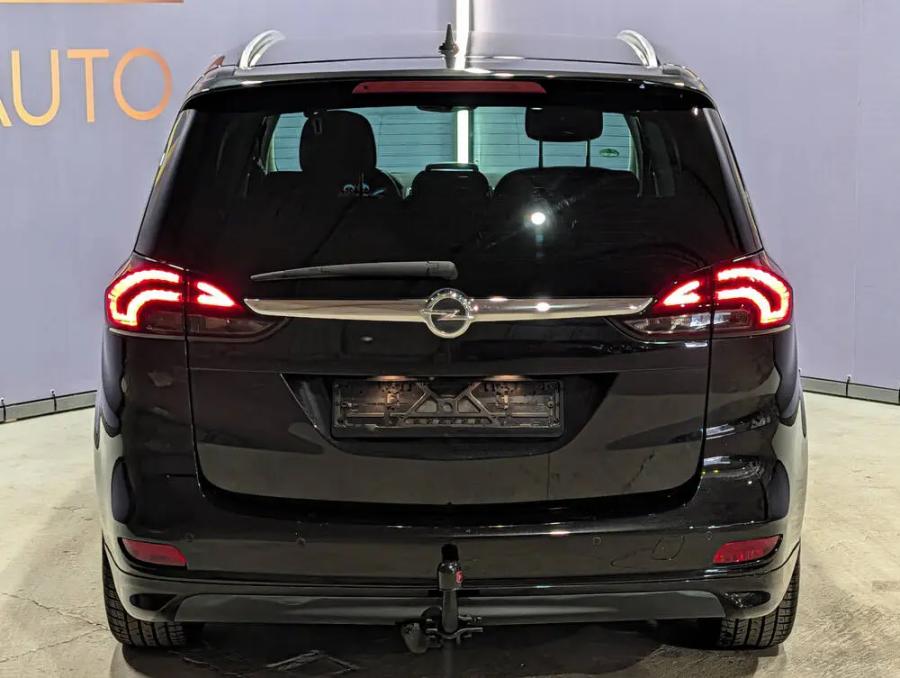 Black Opel Zafira 2013 in Jurmala, with an engine capacity of 1.60 L and mileage of 232 thousand km for 6950 €, photo 12 on AUTOMOTO.COM.LV