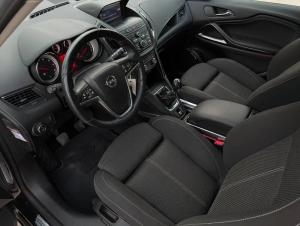 Black Opel Zafira 2013 in Jurmala, with an engine capacity of 1.60 L and mileage of 232 thousand km for 6950 €, photo 14 on AUTOMOTO.COM.LV