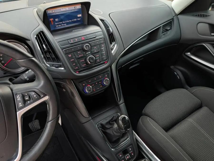 Black Opel Zafira 2013 in Jurmala, with an engine capacity of 1.60 L and mileage of 232 thousand km for 6950 €, photo 26 on AUTOMOTO.COM.LV