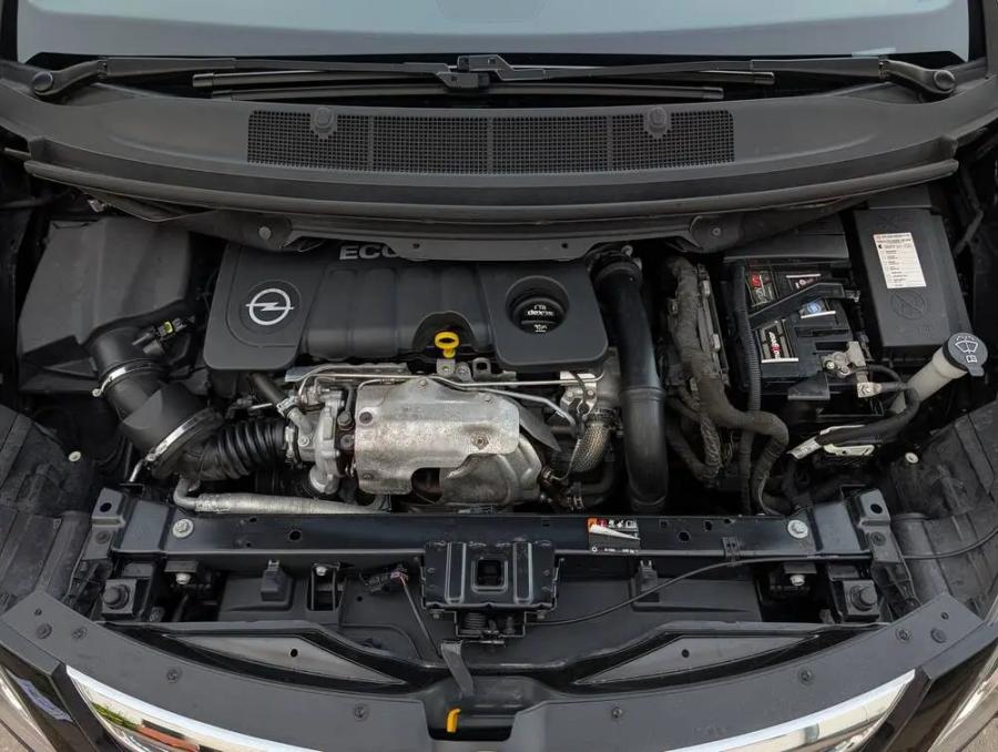 Black Opel Zafira 2013 in Jurmala, with an engine capacity of 1.60 L and mileage of 232 thousand km for 6950 €, photo 29 on AUTOMOTO.COM.LV