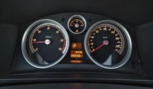 Black Opel Zafira 2008 in Riga, with an engine capacity of 1.90 L and mileage of 356 thousand km for 3700 €, photo 7 on AUTOMOTO.COM.LV