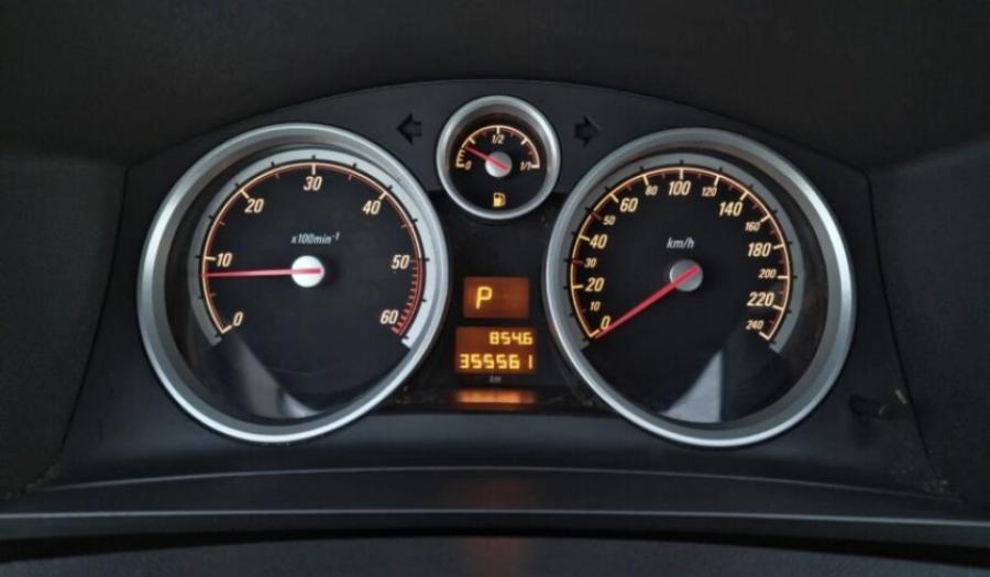 Black Opel Zafira 2008 in Riga, with an engine capacity of 1.90 L and mileage of 356 thousand km for 3700 €, photo 7 on AUTOMOTO.COM.LV