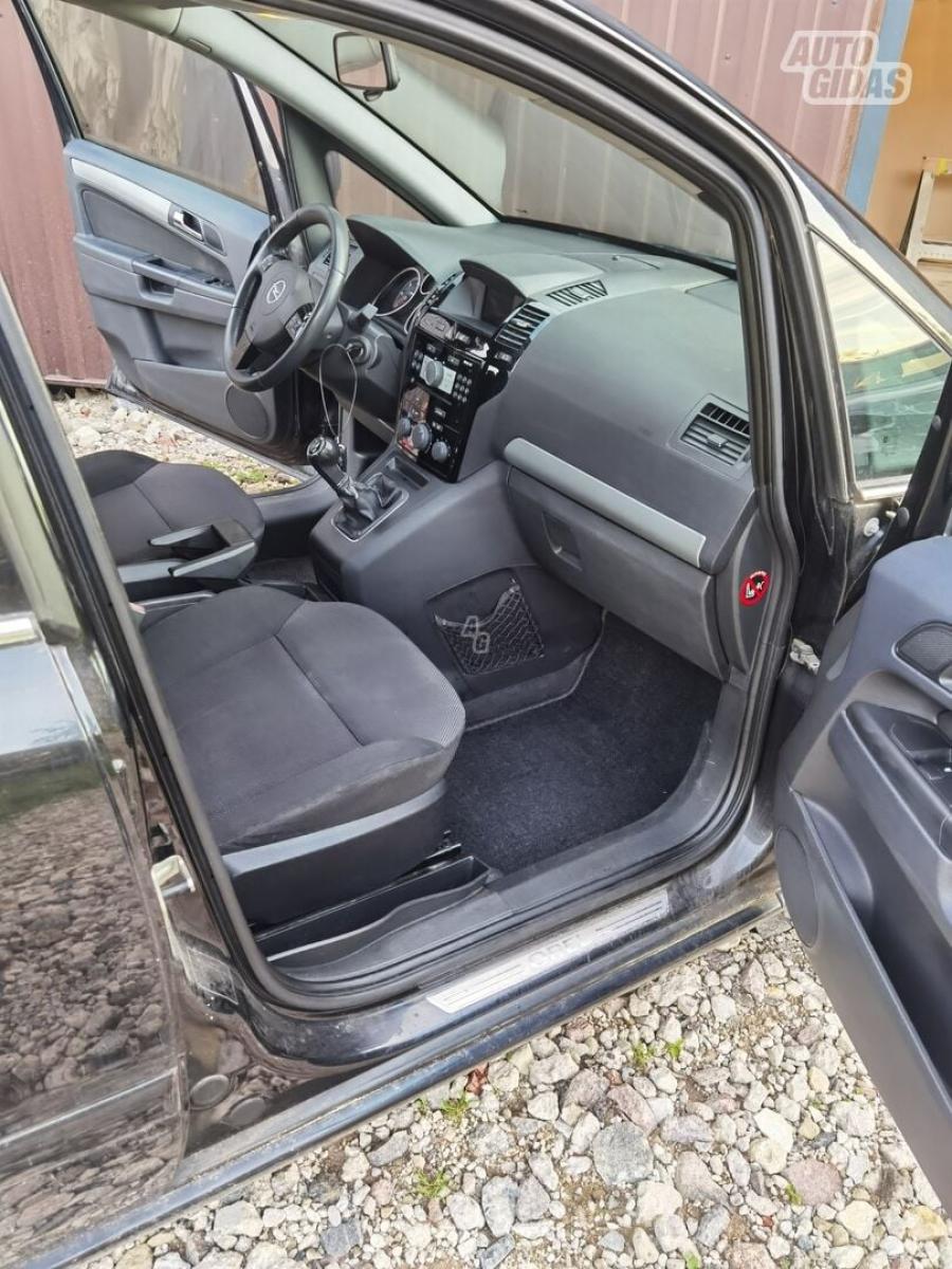 Melns Opel Zafira 2011 Kauņa, ar dzinēja tilpumu 1.90 L un nobraukumu 197 tūkst. km par 2000 €, foto 11 vietnē AUTOMOTO.COM.LV