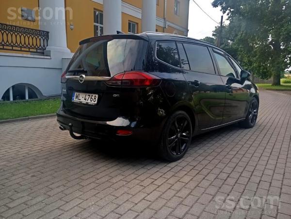 Black Opel Zafira 2016 in Liepaja, with an engine capacity of 2.00 L and mileage of 312 thousand km for 8500 €, photo 4 on AUTOMOTO.COM.LV
