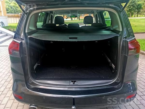 Black Opel Zafira 2016 in Liepaja, with an engine capacity of 2.00 L and mileage of 312 thousand km for 8500 €, photo 8 on AUTOMOTO.COM.LV