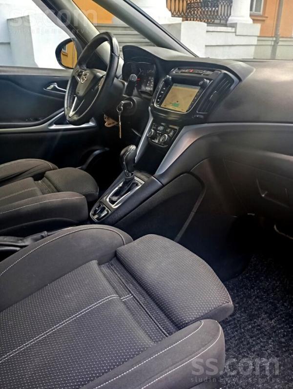 Black Opel Zafira 2016 in Liepaja, with an engine capacity of 2.00 L and mileage of 312 thousand km for 8500 €, photo 10 on AUTOMOTO.COM.LV