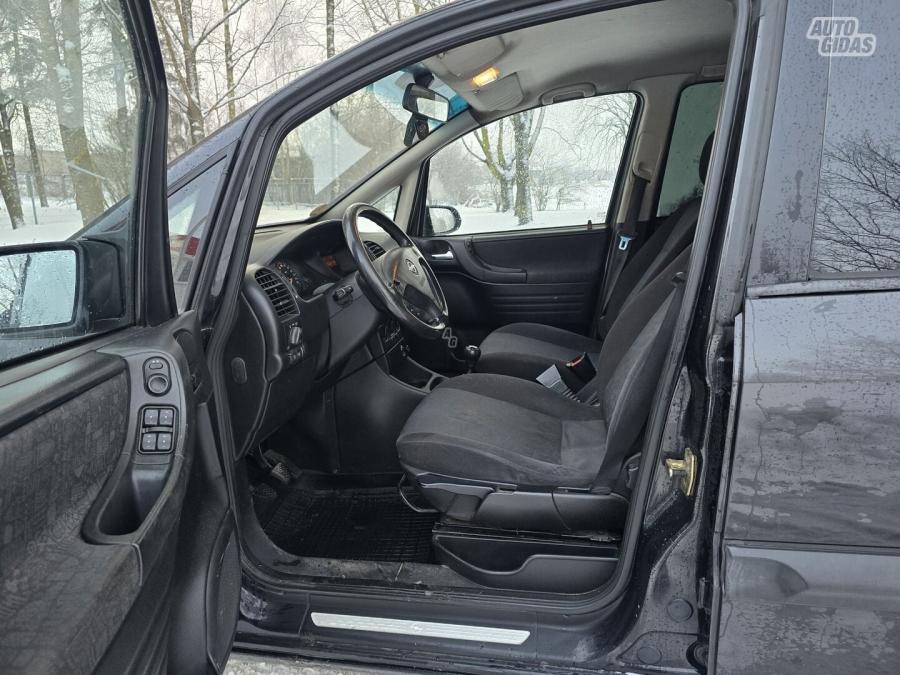 Melns Opel Zafira 2001 Radviliškis, ar dzinēja tilpumu 2.00 L un nobraukumu 419 tūkst. km par 1050 €, foto 13 vietnē AUTOMOTO.COM.LV