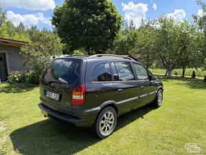 Melns Opel Zafira 2001 Alīta, ar dzinēja tilpumu 2.00 L un nobraukumu 287 tūkst. km par 550 €, foto  vietnē AUTOMOTO.COM.LV