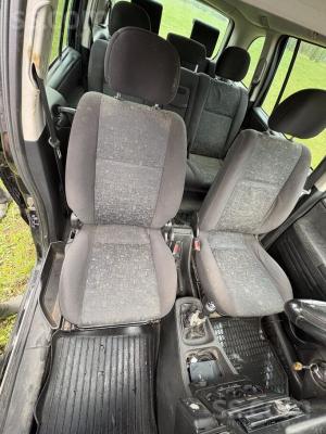Black Opel Zafira 2002 in Rezekne, with an engine capacity of 2.00 L and mileage of 268 thousand km for 1100 €, photo 8 on AUTOMOTO.COM.LV