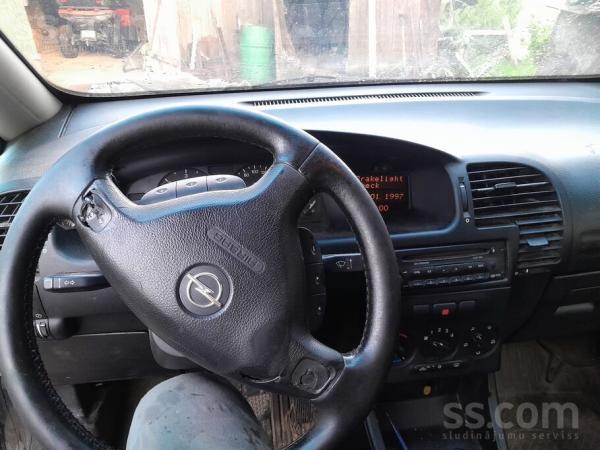 Black Opel Zafira 2002 in Preili, with an engine capacity of 2.00 L and mileage of 433 thousand km for 400 €, photo 2 on AUTOMOTO.COM.LV