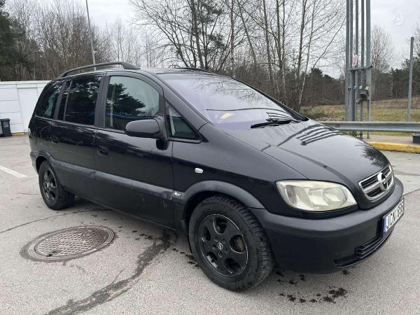 Black Opel Zafira 2003 in Vilnius, with an engine capacity of 2.00 L and mileage of 346 thousand km for 890 €, photo 1 on AUTOMOTO.COM.LV