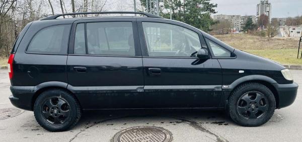 Black Opel Zafira 2003 in Vilnius, with an engine capacity of 2.00 L and mileage of 346 thousand km for 890 €, photo 2 on AUTOMOTO.COM.LV