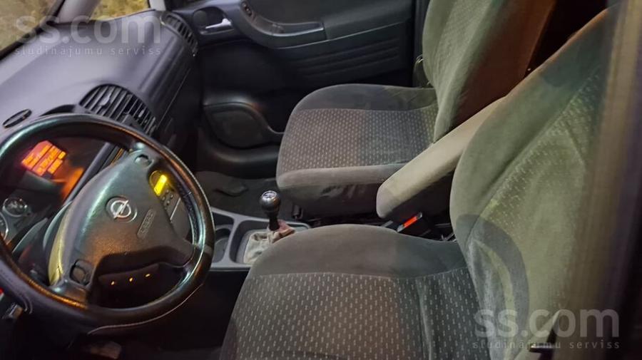 Melns Opel Zafira 2003 Jēkabpils, ar dzinēja tilpumu 2.00 L un nobraukumu 355 tūkst. km par 1250 €, foto 6 vietnē AUTOMOTO.COM.LV