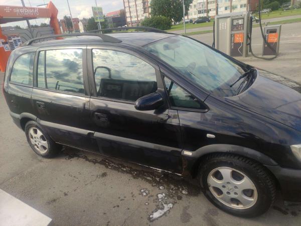 Black Opel Zafira 2003 in Siauliai, with an engine capacity of 2.00 L and mileage of 327 thousand km for 800 €, photo 1 on AUTOMOTO.COM.LV