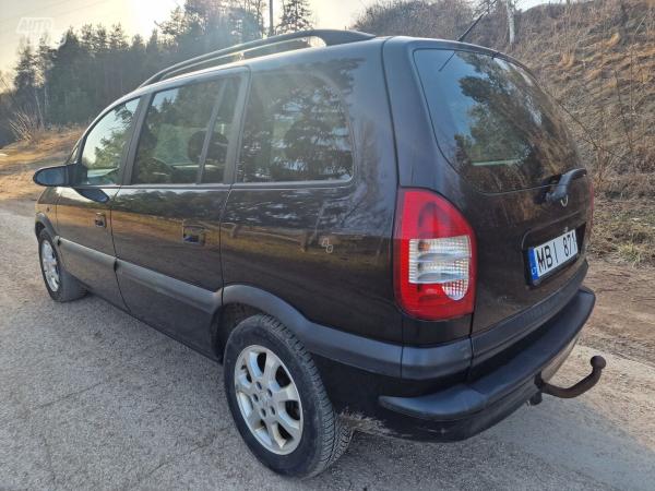 Black Opel Zafira 2003 in Ukmerge, with an engine capacity of 2.00 L and mileage of 243 thousand km for 480 €, photo 4 on AUTOMOTO.COM.LV