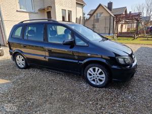 Black Opel Zafira 2003 in Prienai, with an engine capacity of 2.20 L and mileage of 384 thousand km for 400 €, photo 2 on AUTOMOTO.COM.LV
