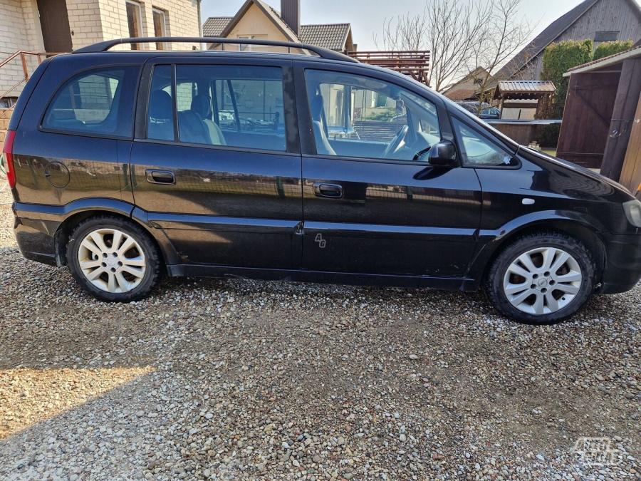 Black Opel Zafira 2003 in Prienai, with an engine capacity of 2.20 L and mileage of 384 thousand km for 400 €, photo 5 on AUTOMOTO.COM.LV