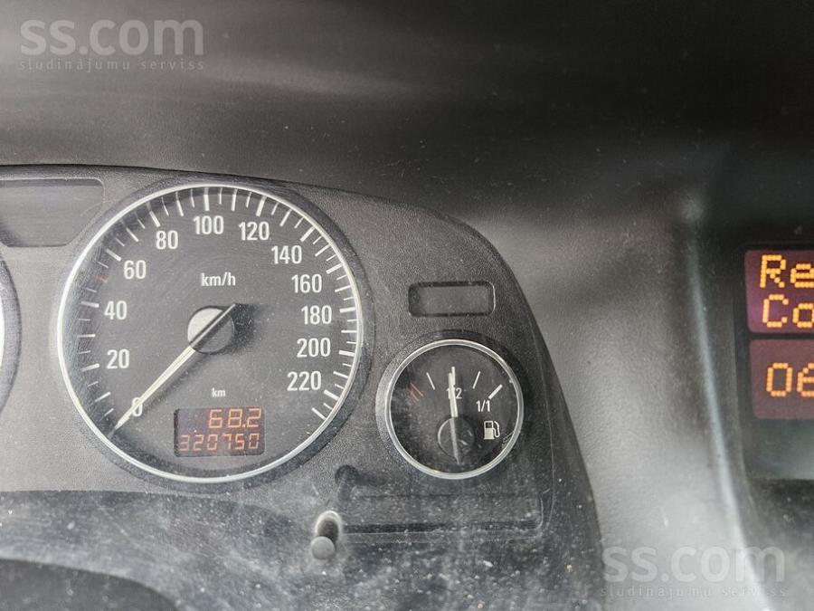 Black Opel Zafira 2003 in Riga, with an engine capacity of 1.80 L and mileage of 321 thousand km for 890 €, photo 12 on AUTOMOTO.COM.LV