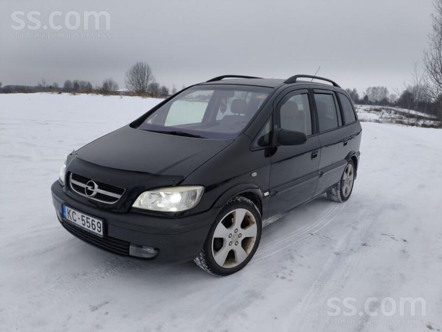 Black Opel Zafira 2004 in Ludza, with an engine capacity of 2.00 L and mileage of 302 thousand km for 990 €, photo 2 on AUTOMOTO.COM.LV