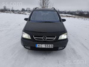 Black Opel Zafira 2004 in Ludza, with an engine capacity of 2.00 L and mileage of 302 thousand km for 990 €, photo 3 on AUTOMOTO.COM.LV
