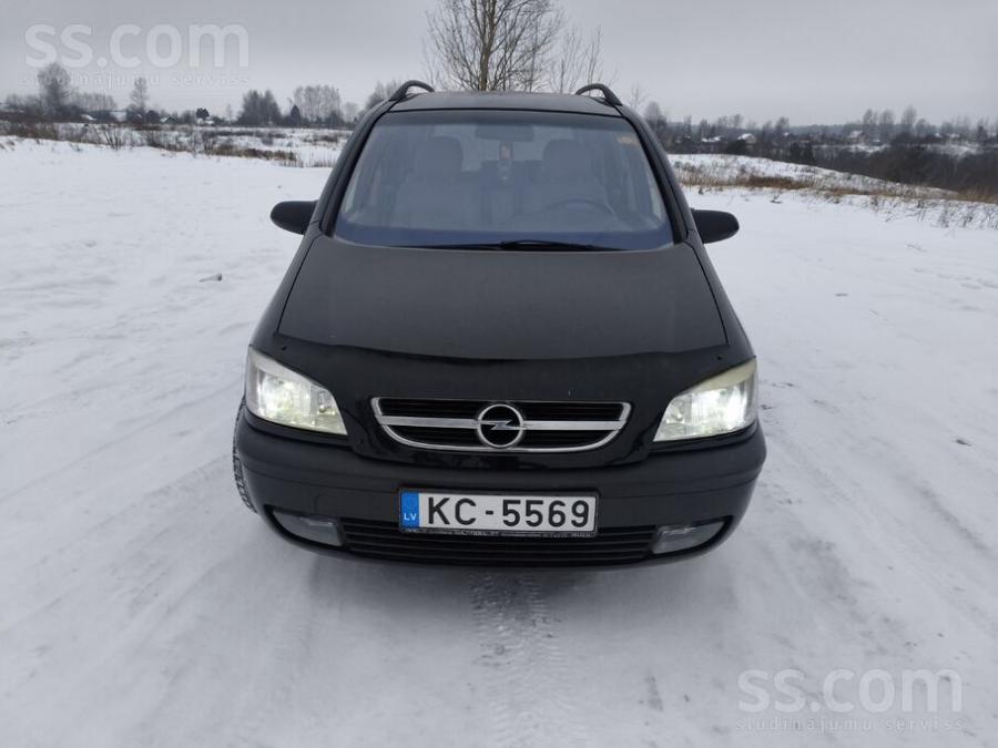 Black Opel Zafira 2004 in Ludza, with an engine capacity of 2.00 L and mileage of 302 thousand km for 990 €, photo 3 on AUTOMOTO.COM.LV
