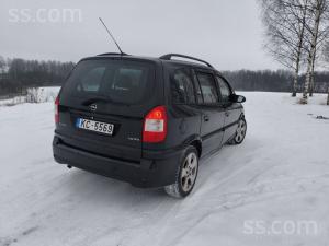 Black Opel Zafira 2004 in Ludza, with an engine capacity of 2.00 L and mileage of 302 thousand km for 990 €, photo 5 on AUTOMOTO.COM.LV