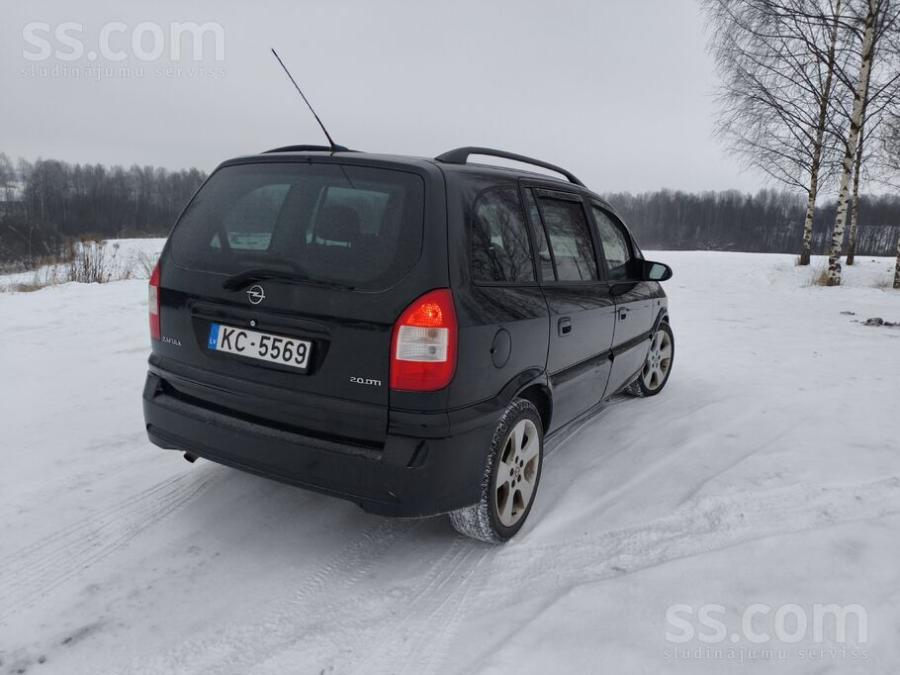 Black Opel Zafira 2004 in Ludza, with an engine capacity of 2.00 L and mileage of 302 thousand km for 990 €, photo 5 on AUTOMOTO.COM.LV
