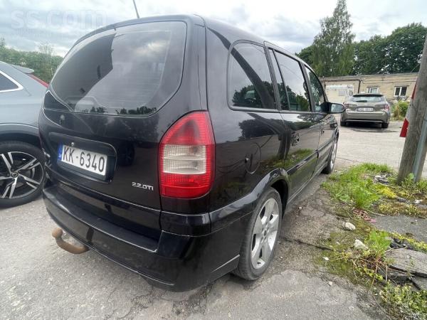 Black Opel Zafira 2004 in Riga, with an engine capacity of 2.20 L and mileage of 342 thousand km for 1350 €, photo 4 on AUTOMOTO.COM.LV