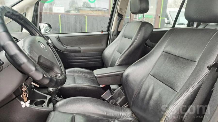 Black Opel Zafira 2004 in Riga, with an engine capacity of 2.00 L and mileage of 410 thousand km for 1500 €, photo 9 on AUTOMOTO.COM.LV