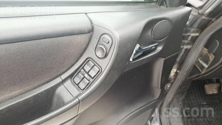 Black Opel Zafira 2004 in Riga, with an engine capacity of 2.00 L and mileage of 410 thousand km for 1500 €, photo 13 on AUTOMOTO.COM.LV