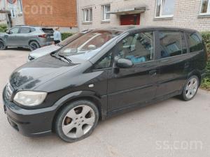 Black Opel Zafira 2004 in Saldus, with an engine capacity of 2.20 L and mileage of 307 thousand km for 700 €, photo  on AUTOMOTO.COM.LV