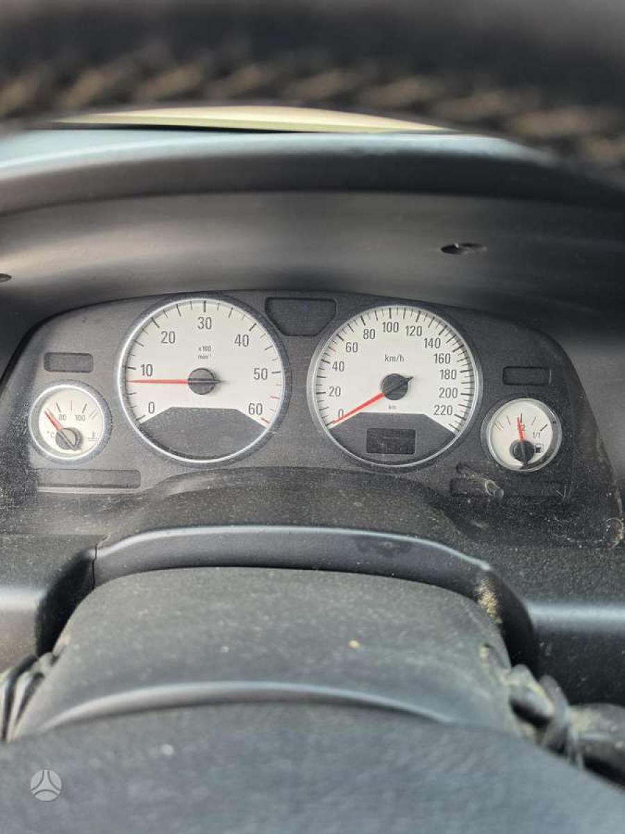 Melns Opel Zafira 2004 Plungė, ar dzinēja tilpumu 2.20 L un nobraukumu 405 tūkst. km par 900 €, foto 7 vietnē AUTOMOTO.COM.LV