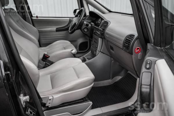 Black Opel Zafira 2004 in Ogre, with an engine capacity of 2.00 L and mileage of 306 thousand km for 2250 €, photo 4 on AUTOMOTO.COM.LV