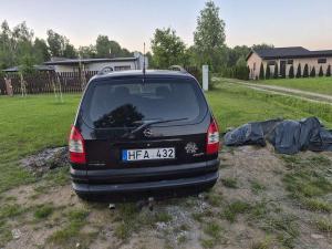 Melns Opel Zafira 2004 Viļņa, ar dzinēja tilpumu 2.00 L un nobraukumu 385 tūkst. km par 990 €, foto 5 vietnē AUTOMOTO.COM.LV
